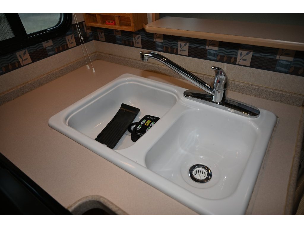 2006 Camper 851 by Lance | CountryCampingLeisureProducts1 - RVC Navigator