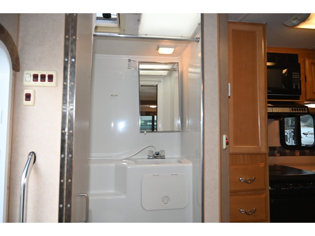 2006 Camper 851 by Lance | CountryCampingLeisureProducts1 - RVC Navigator